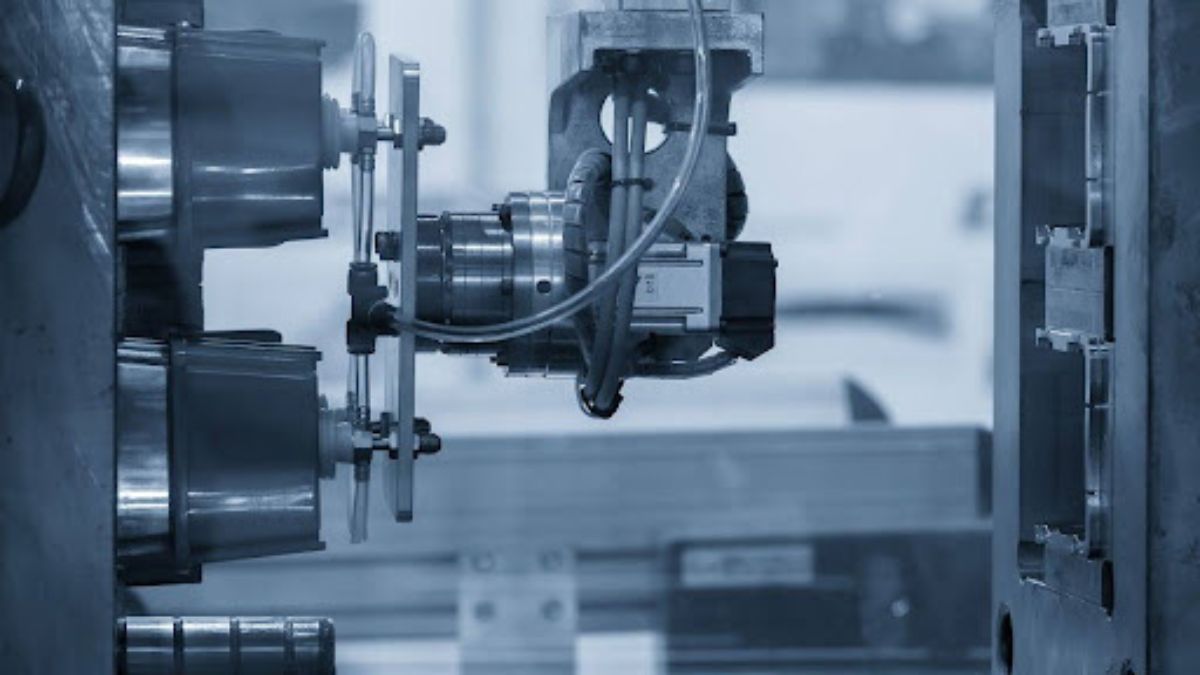 New Applications of Injection Molding in the Automobile Industry