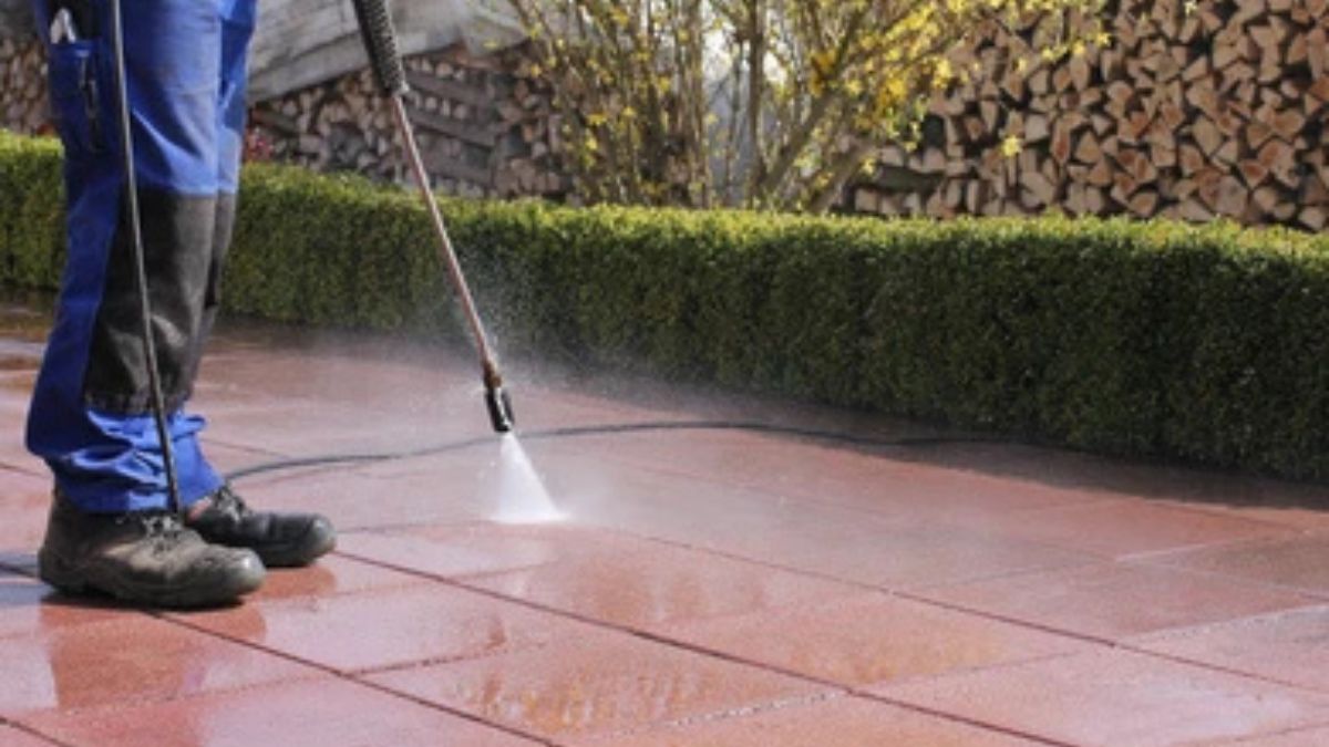 Top 5 Reasons to Hire a Professional Power Washer Toronto